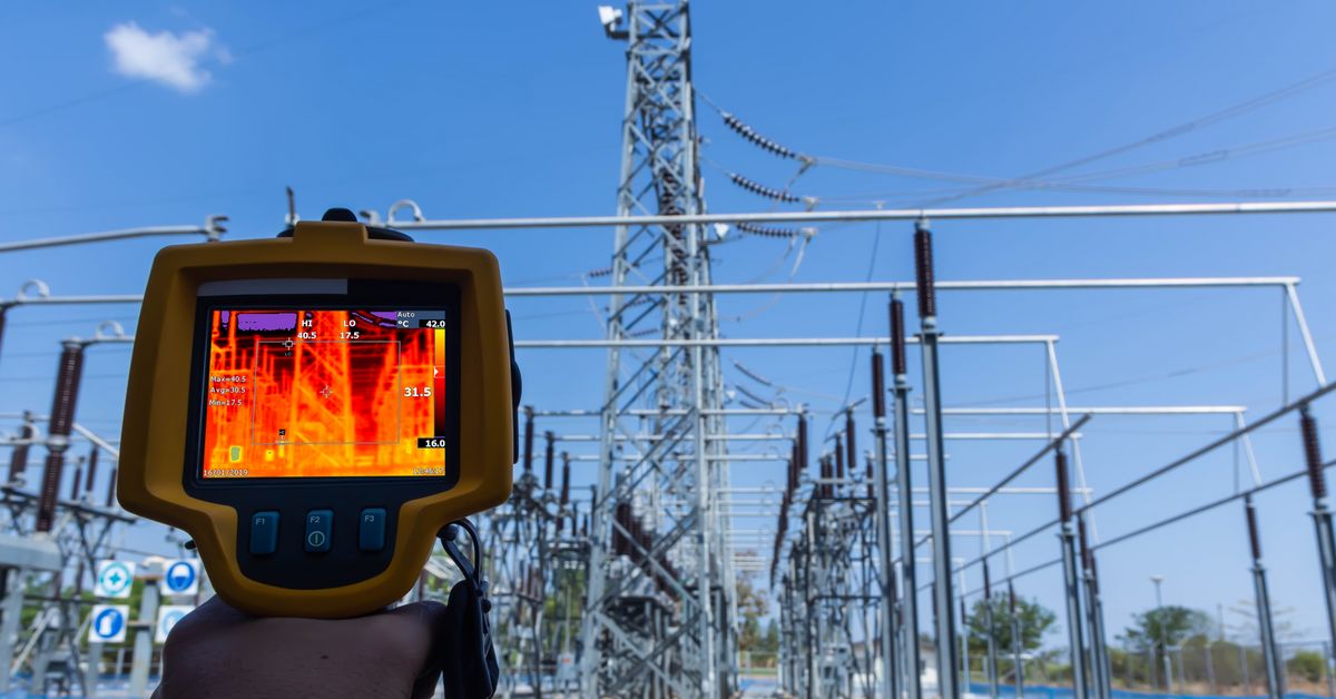 The development of a remote temperature logging system for pole mounted ...